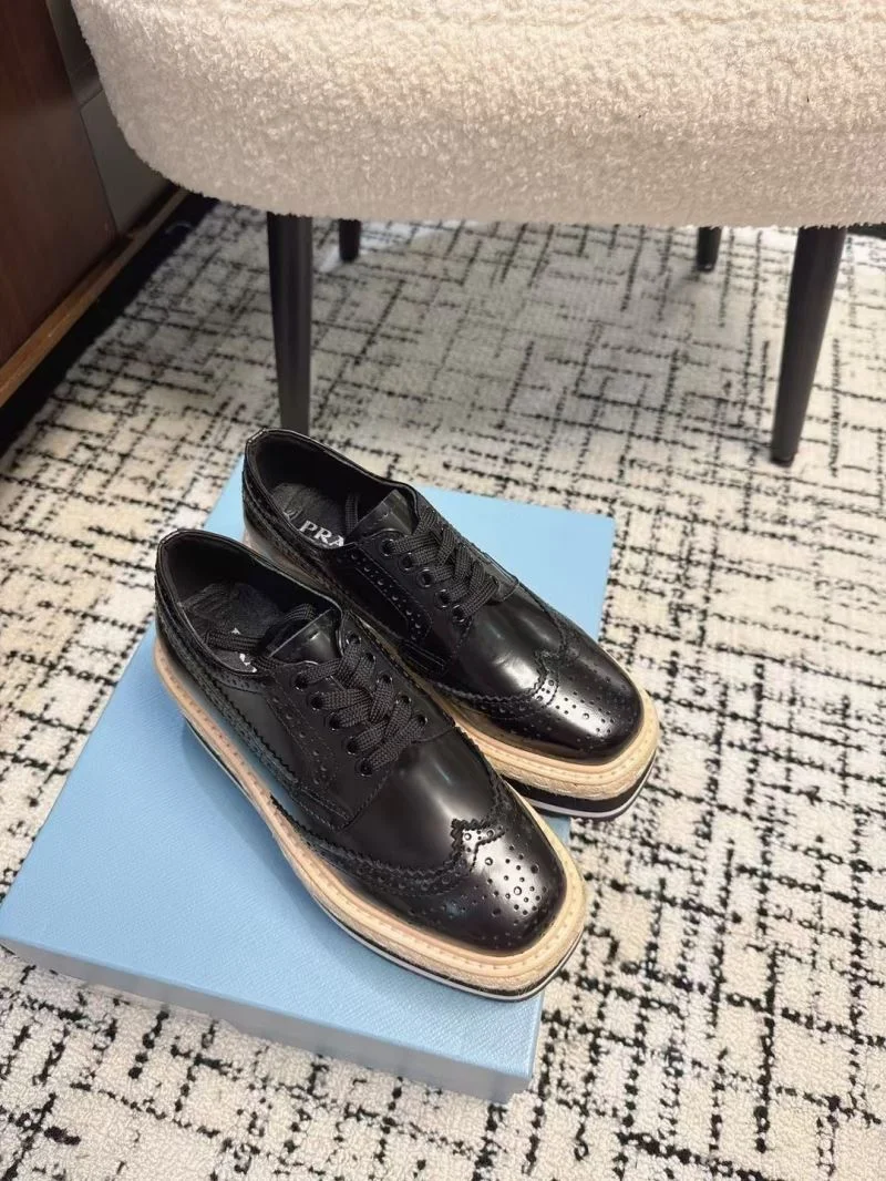 Top match Prada Low Shoes