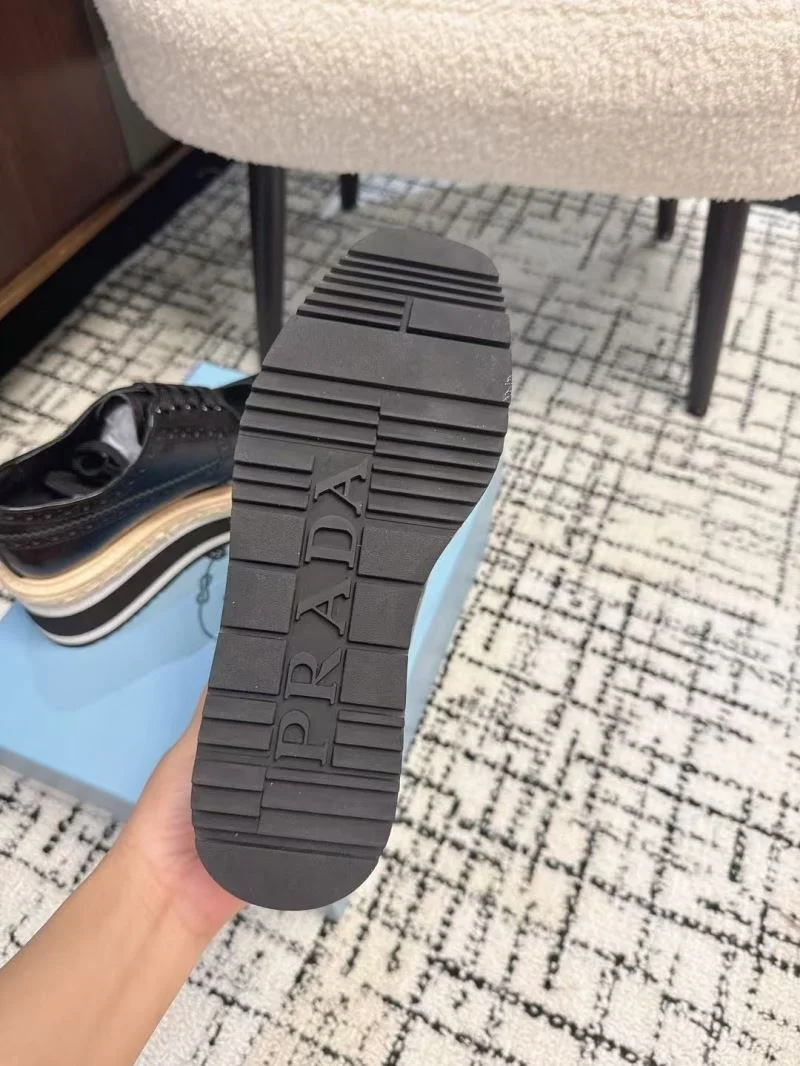 Top match Prada Low Shoes