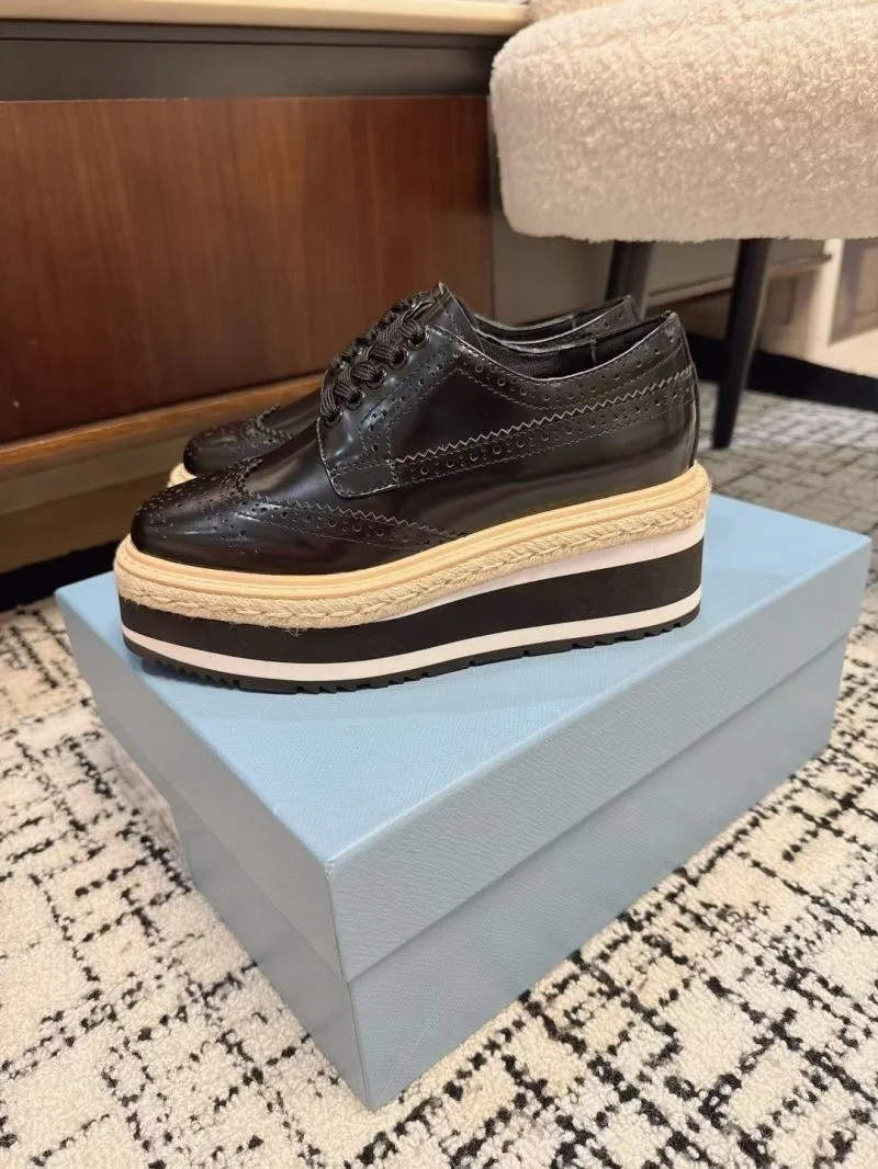 Top match Prada Low Shoes