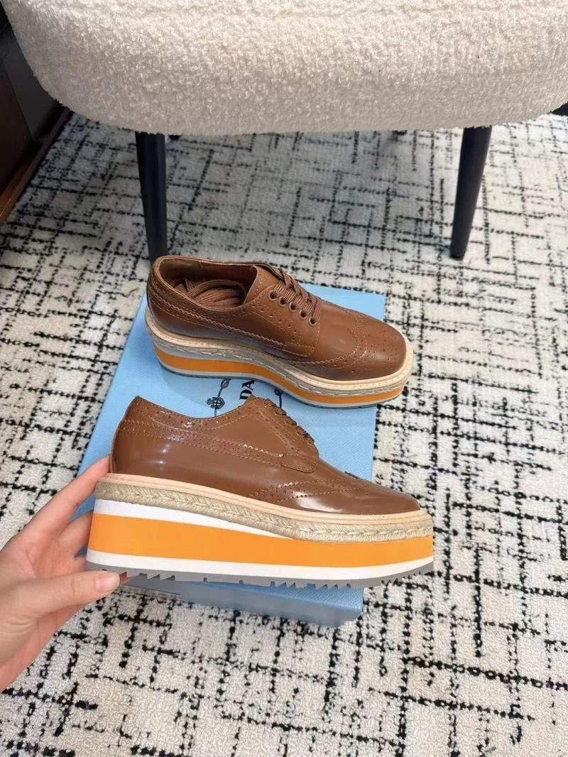 Accurate model Prada Low Shoes