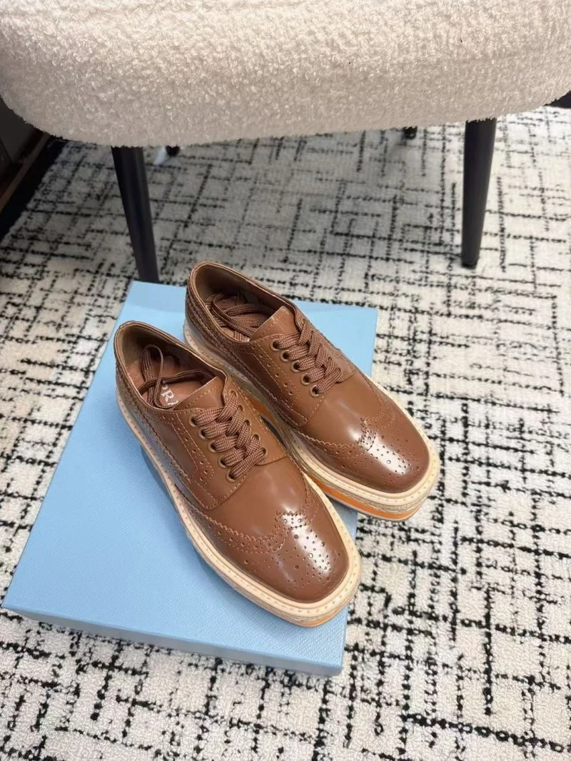 Accurate model Prada Low Shoes