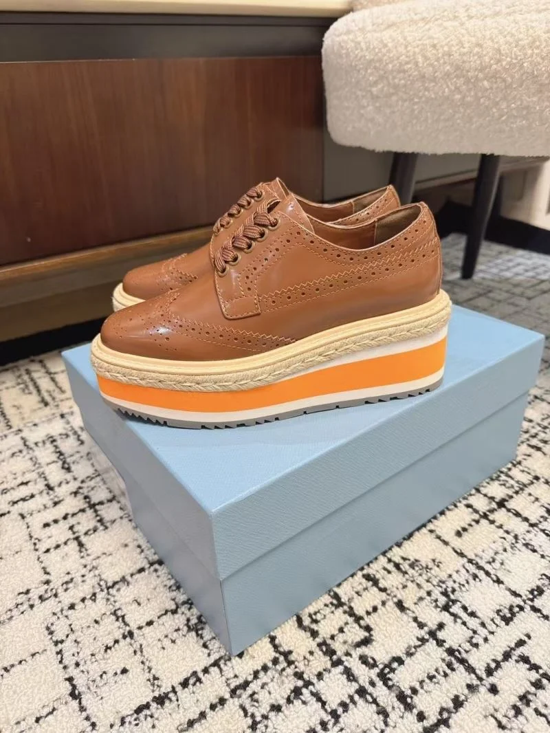 Accurate model Prada Low Shoes