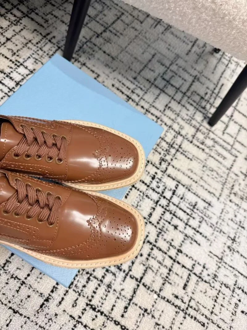 Accurate model Prada Low Shoes