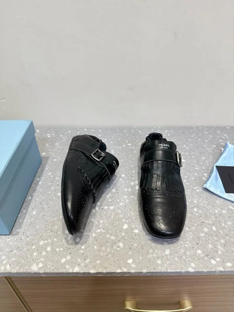 Exact replica Prada Low Shoes
