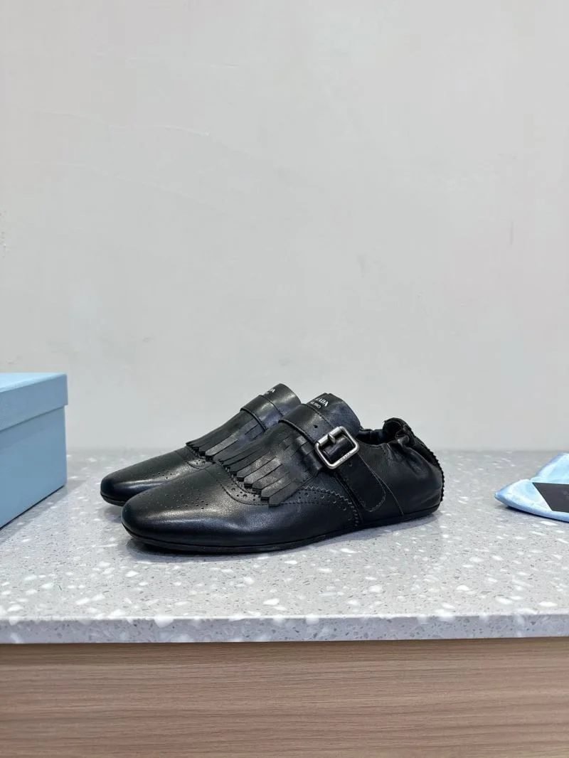 Exact replica Prada Low Shoes