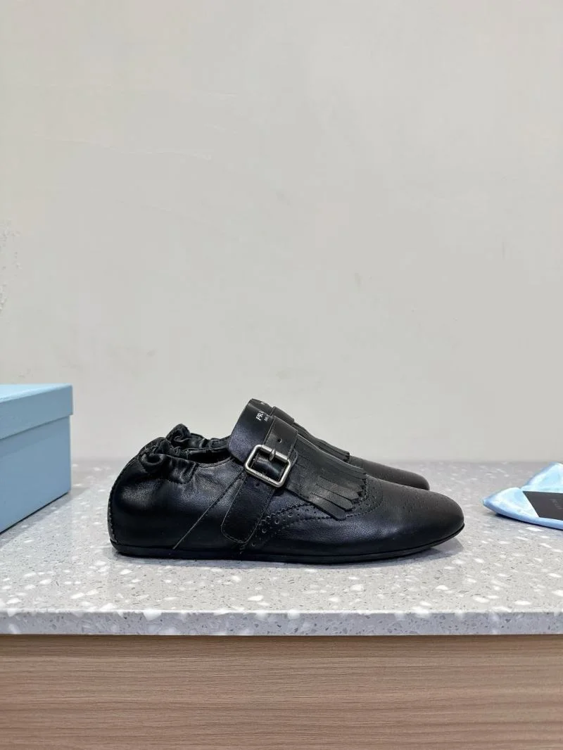 Exact replica Prada Low Shoes