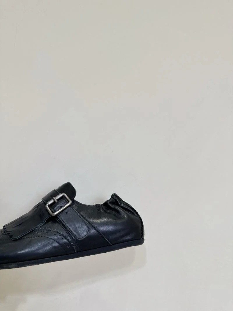 Exact replica Prada Low Shoes