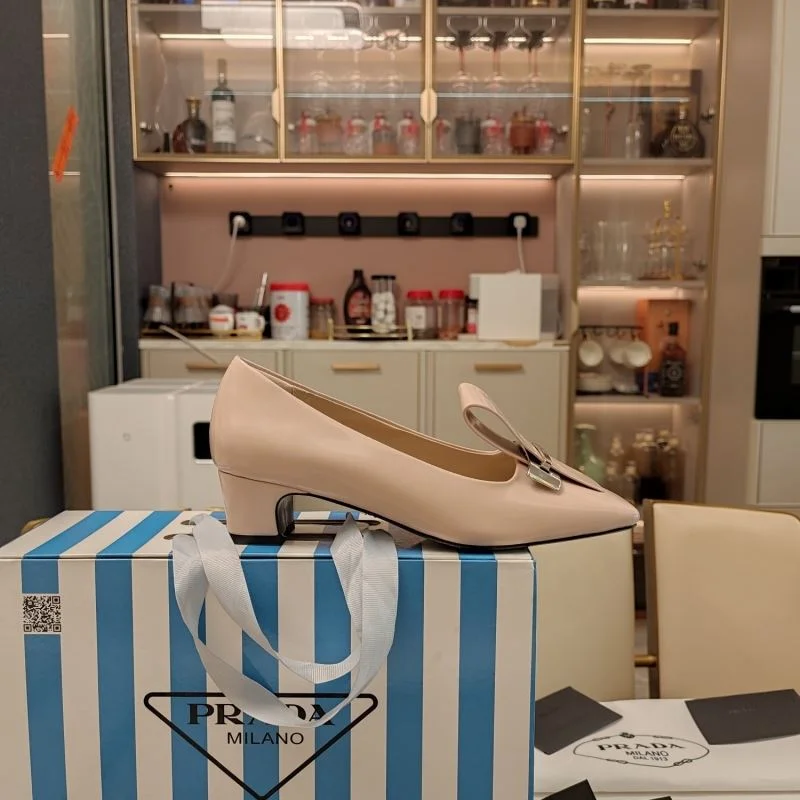High fidelity Prada Low Shoes