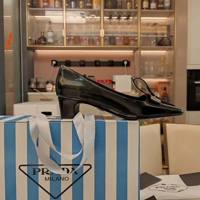 Cut-rate Prada Low Shoes