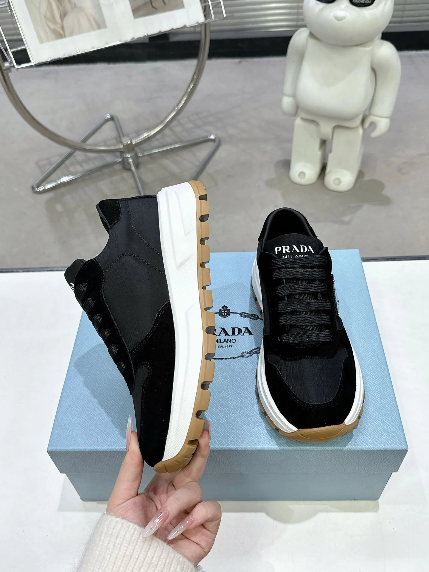 Accurate model Prada Low Shoes