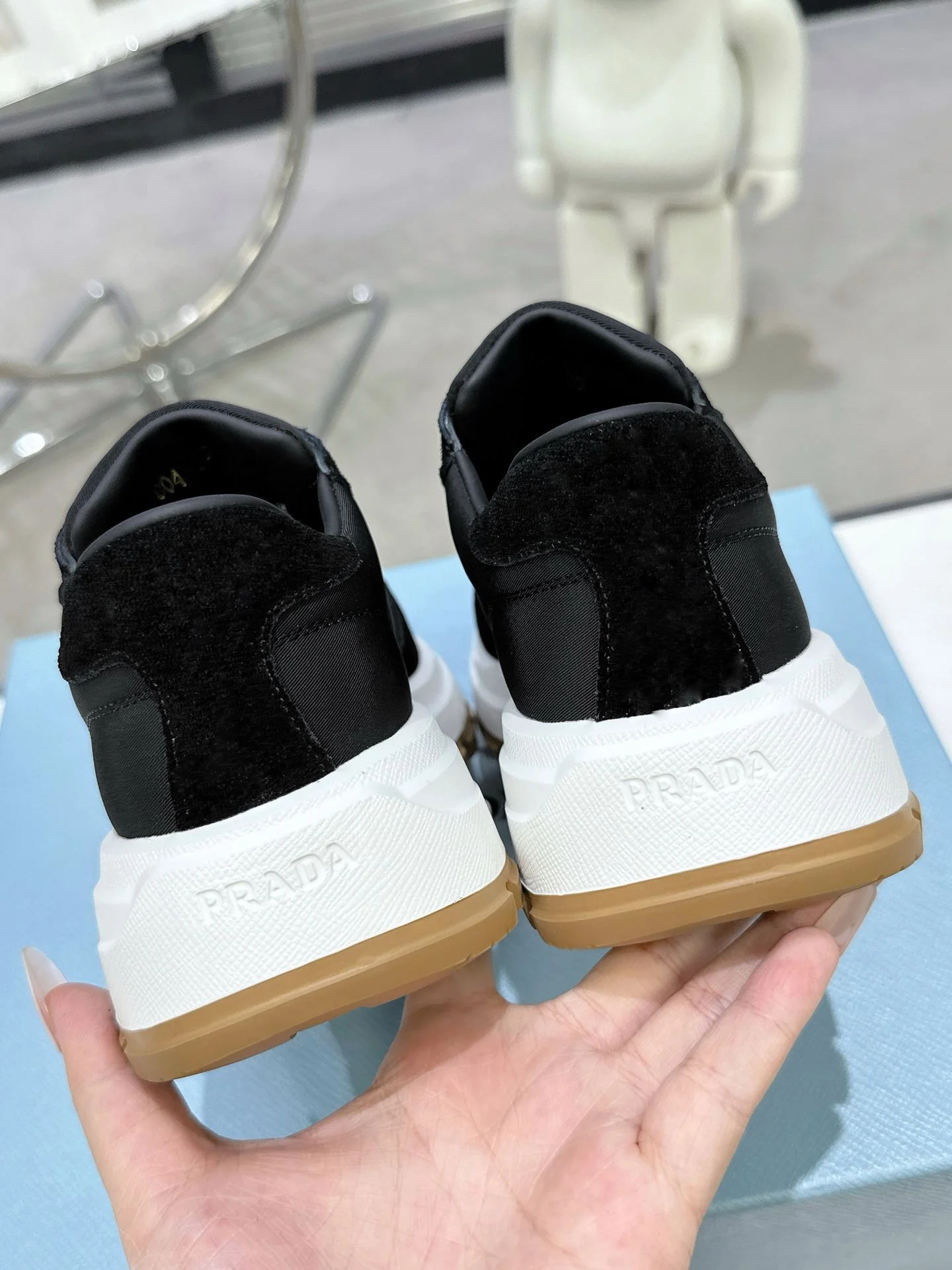 Accurate model Prada Low Shoes
