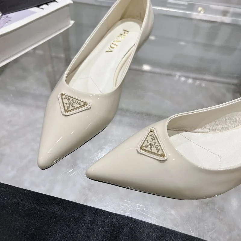 Accurate model Prada Low Shoes
