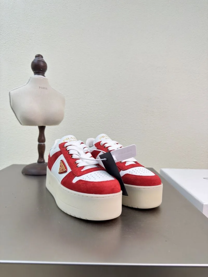 Top mirror Prada Low Shoes