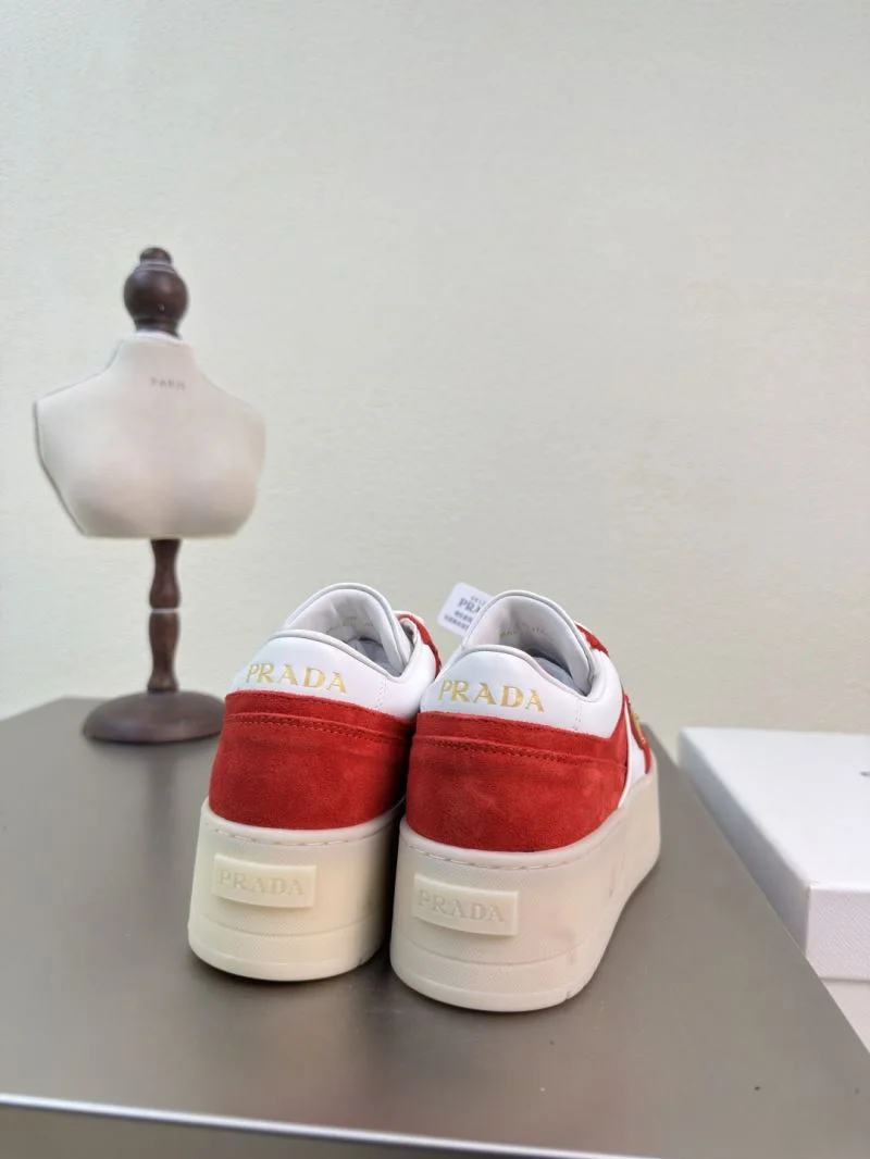 Top mirror Prada Low Shoes