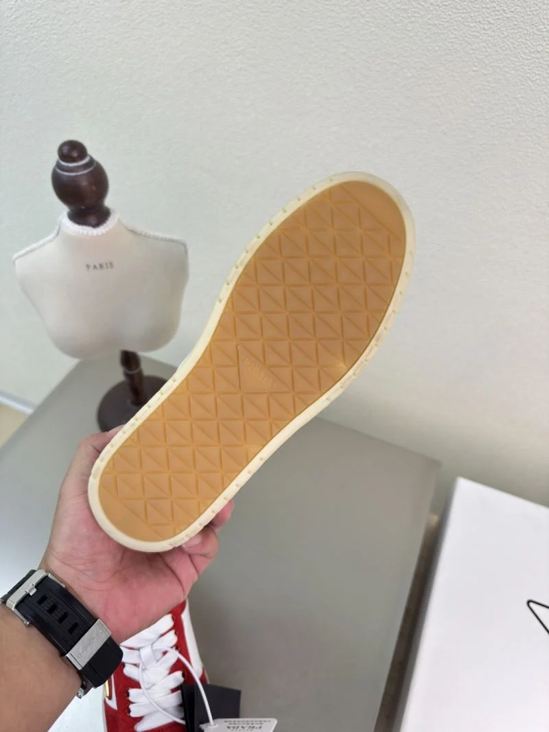 Top mirror Prada Low Shoes