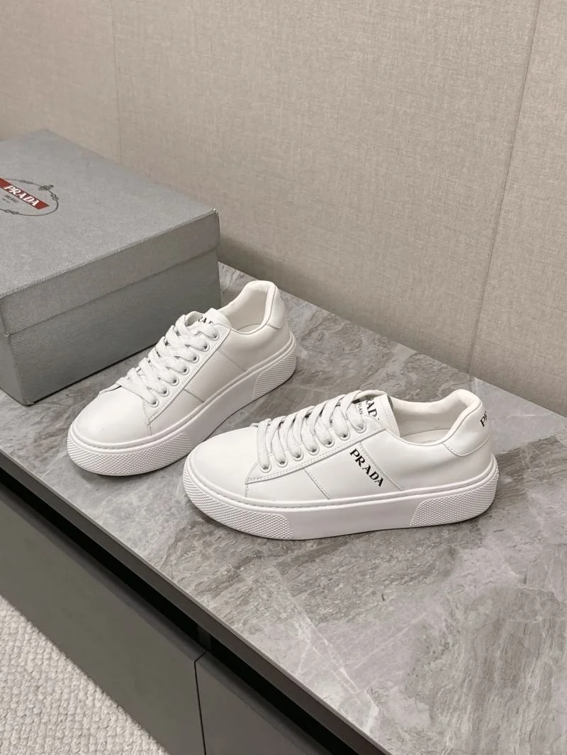 Top mirror Prada Low Shoes