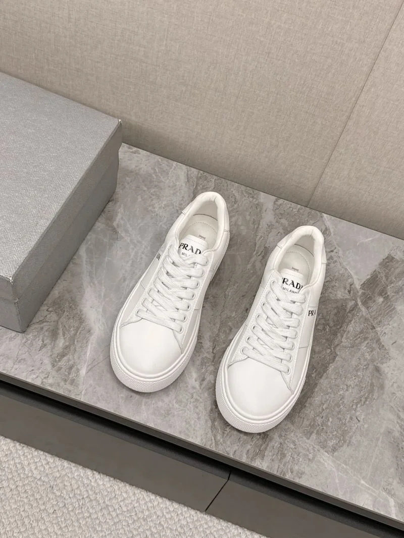 Top mirror Prada Low Shoes