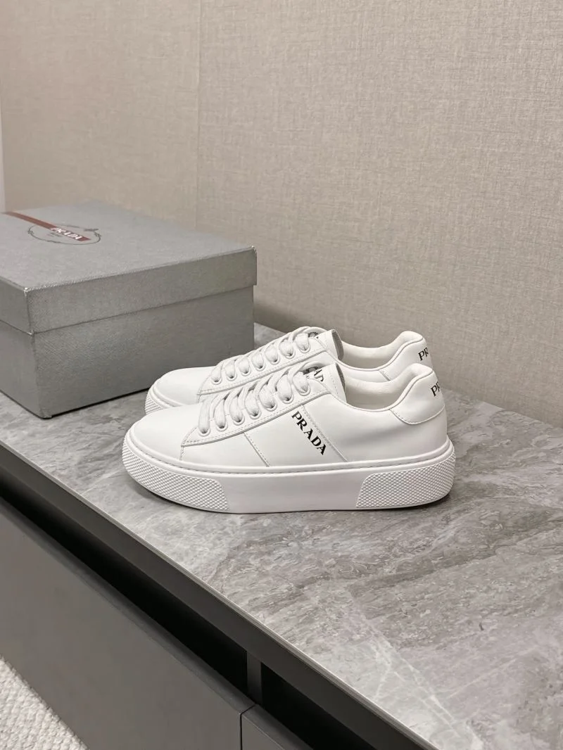 Top mirror Prada Low Shoes