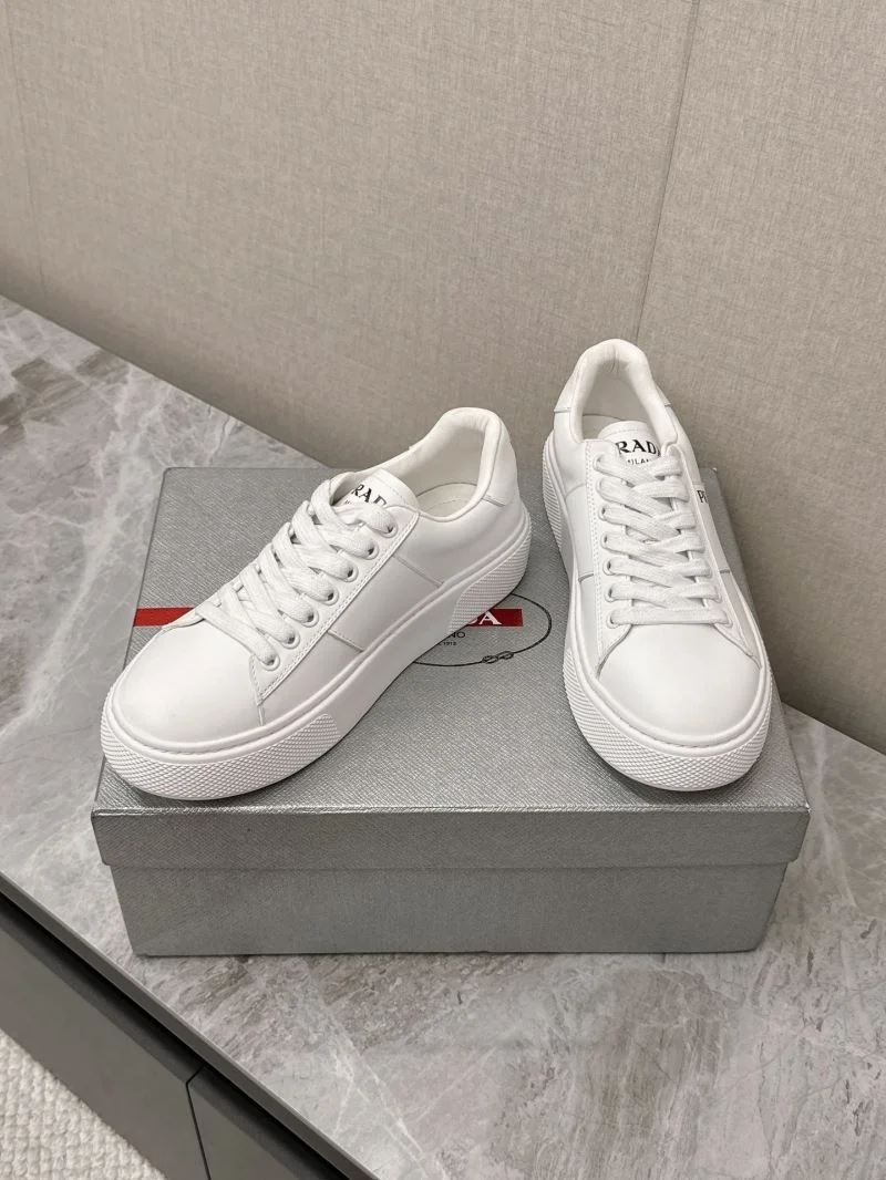 Top mirror Prada Low Shoes