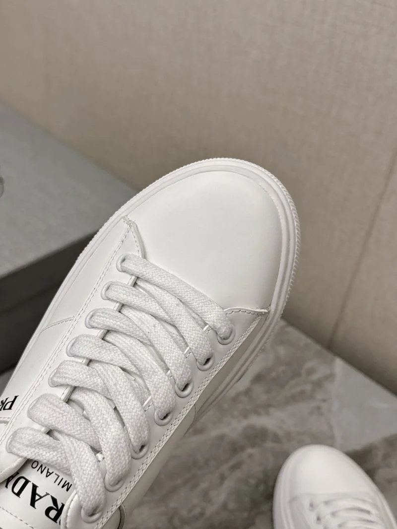 Top mirror Prada Low Shoes