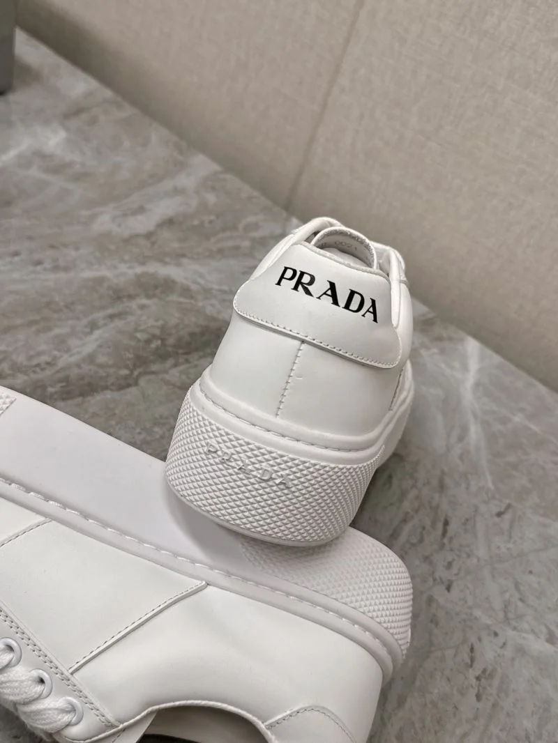 Top mirror Prada Low Shoes