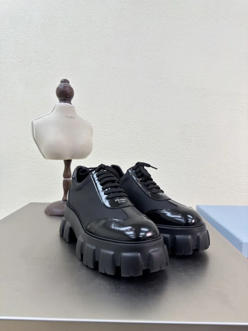 Top mirror Prada Low Shoes