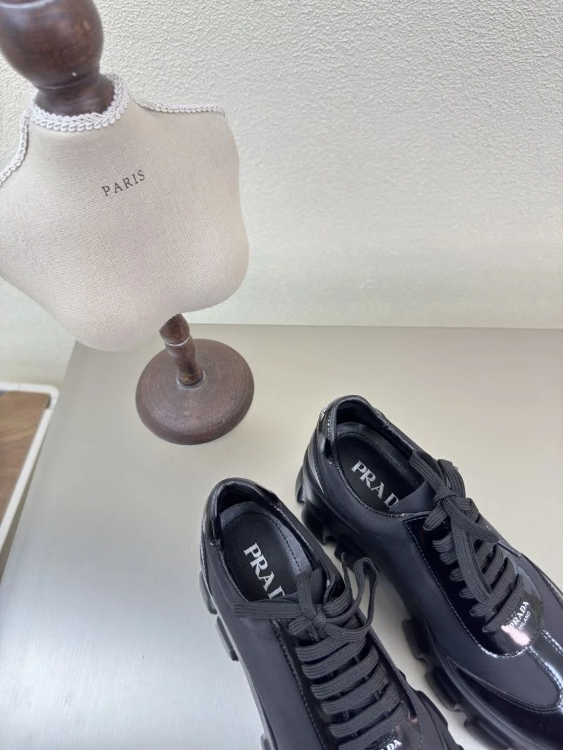 Top mirror Prada Low Shoes