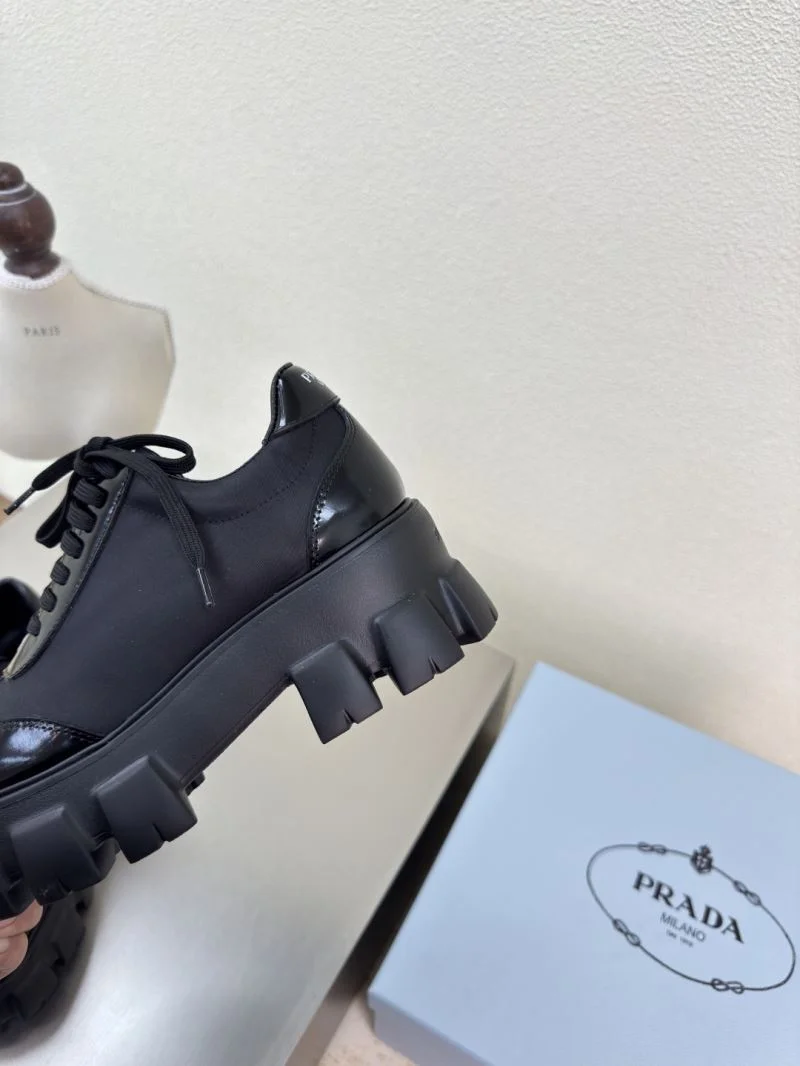 Top mirror Prada Low Shoes