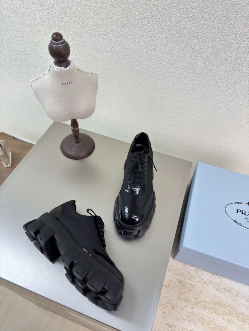 Top mirror Prada Low Shoes