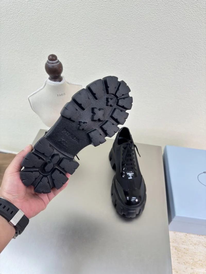 Top mirror Prada Low Shoes