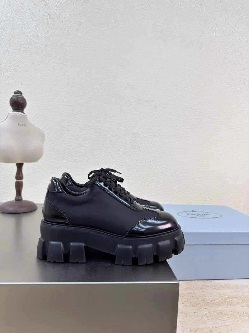 Top mirror Prada Low Shoes