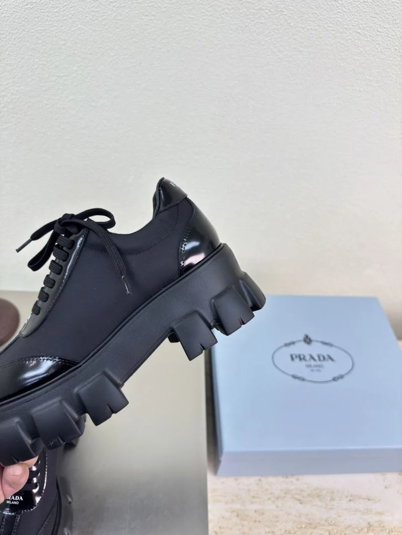 Top mirror Prada Low Shoes