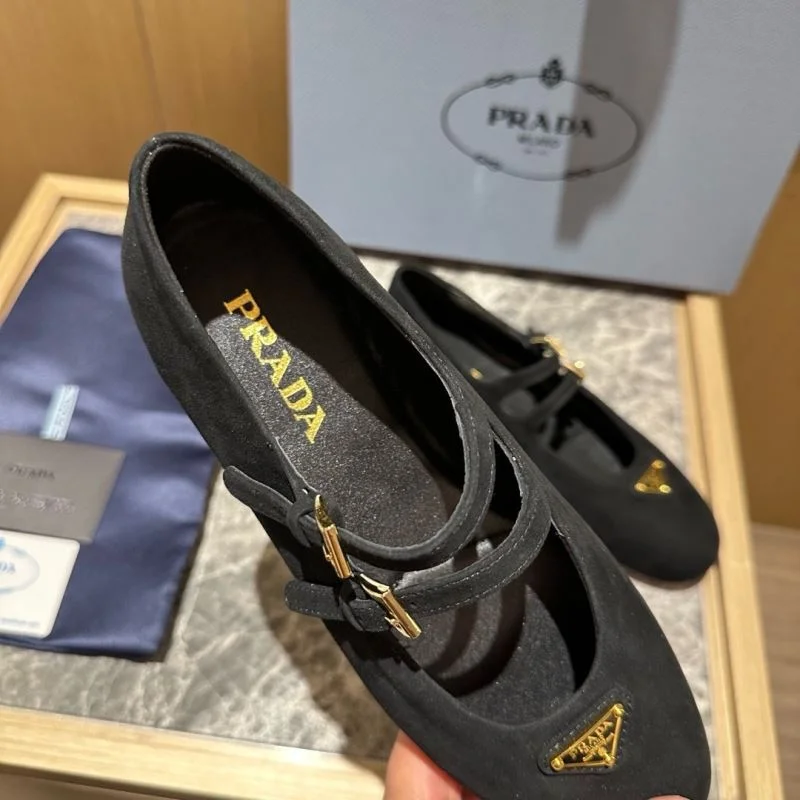 Cut-rate Prada Low Shoes