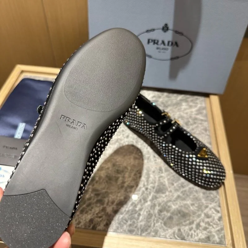 High fidelity Prada Low Shoes