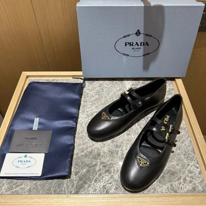 Top mirror Prada Low Shoes
