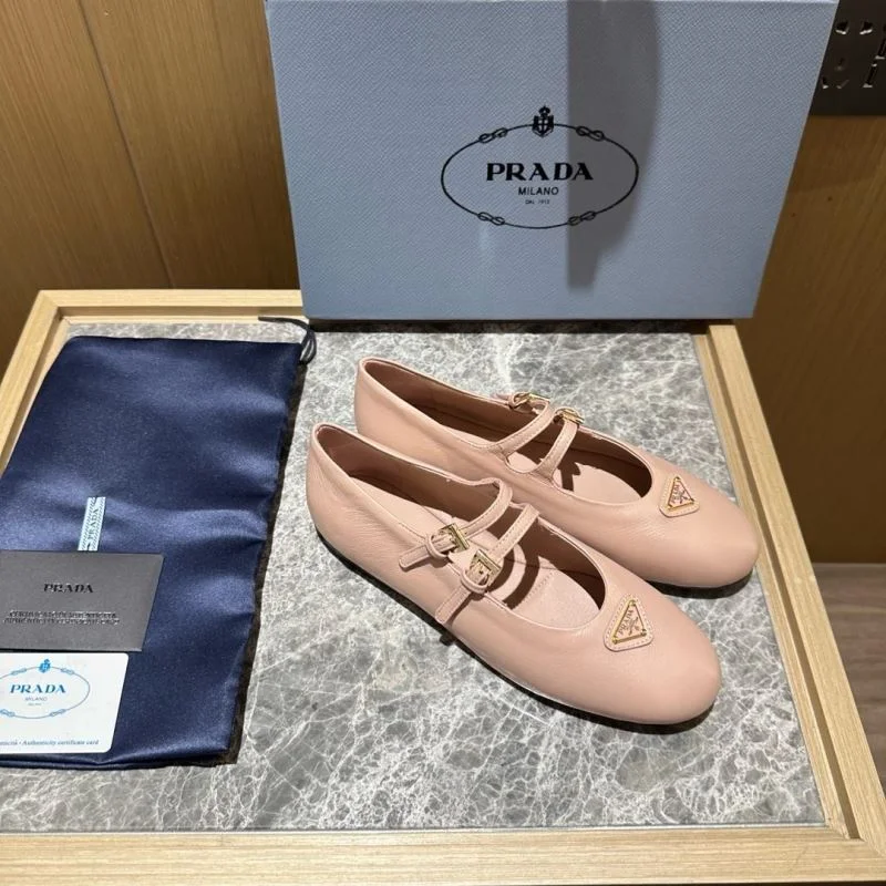 Top match Prada Low Shoes