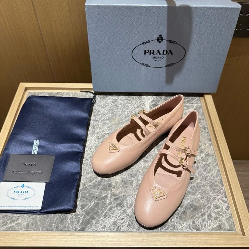 Top match Prada Low Shoes