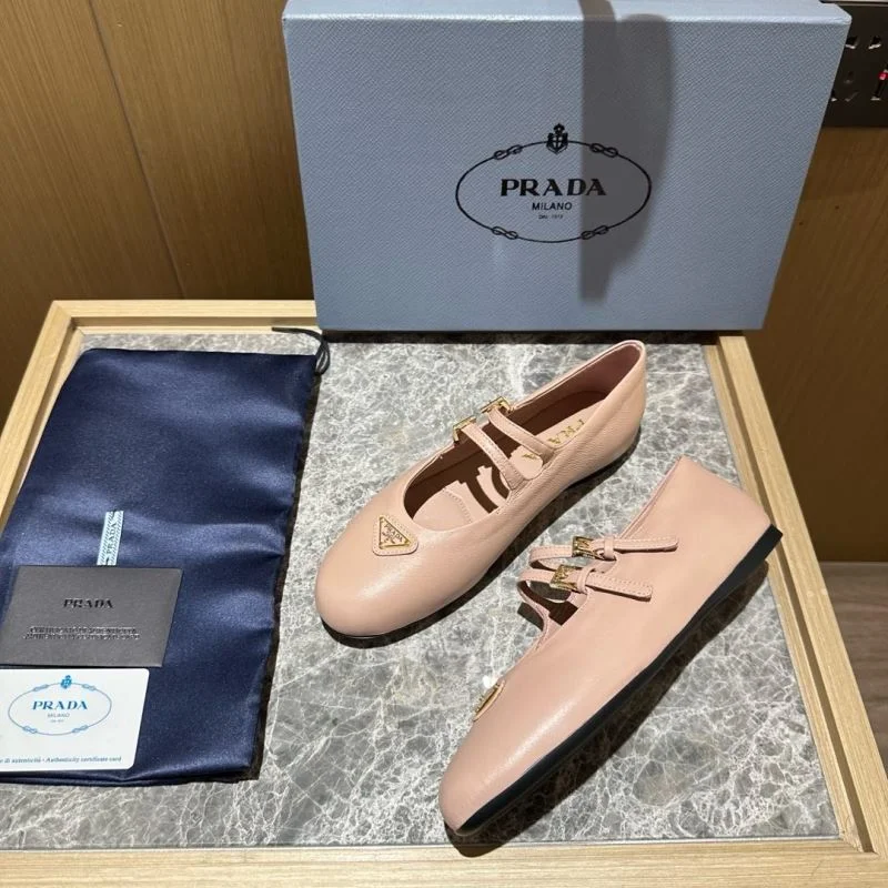 Top match Prada Low Shoes
