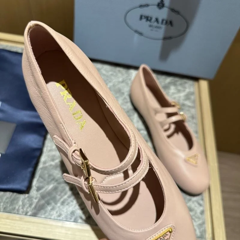 Top match Prada Low Shoes