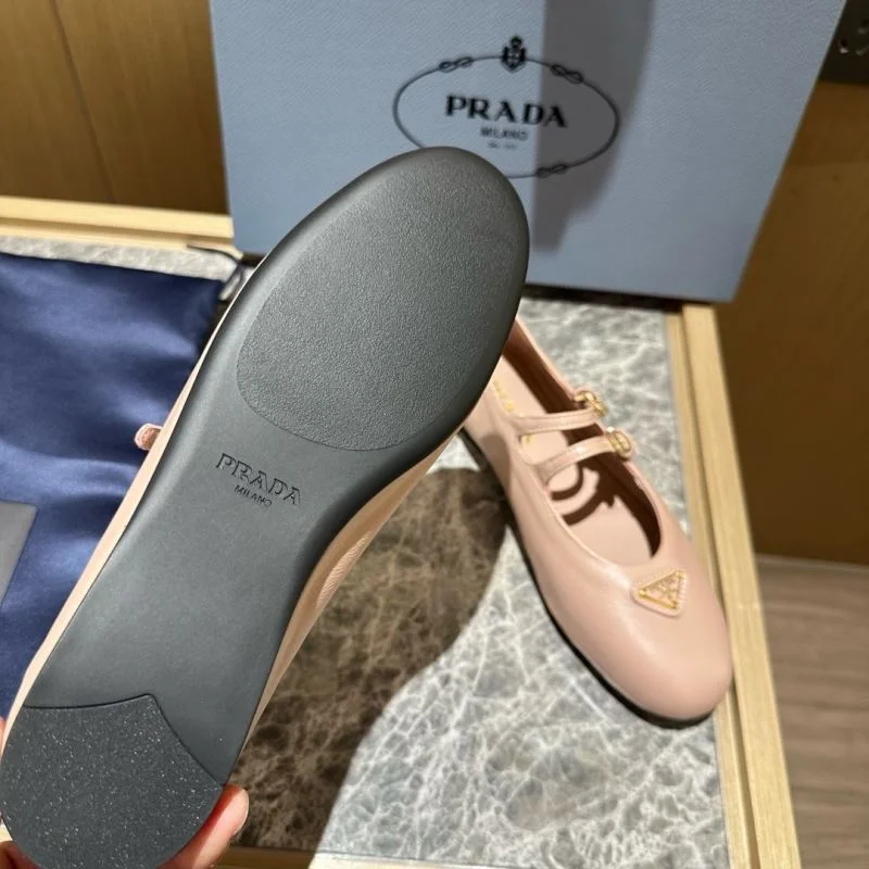 Top match Prada Low Shoes