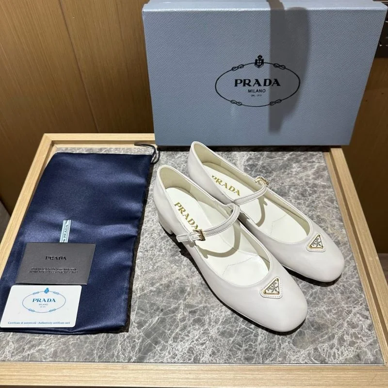 Top mirror Prada Low Shoes