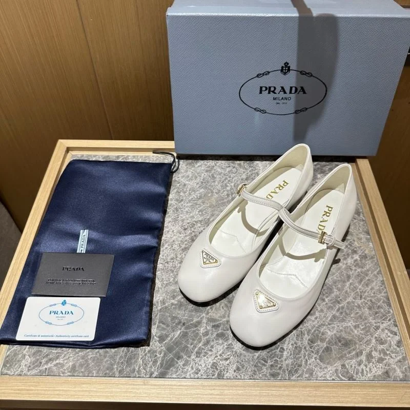 Top mirror Prada Low Shoes