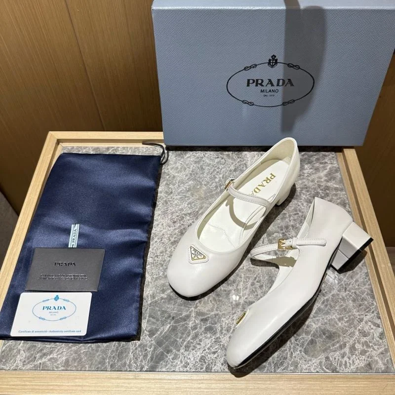 Top mirror Prada Low Shoes