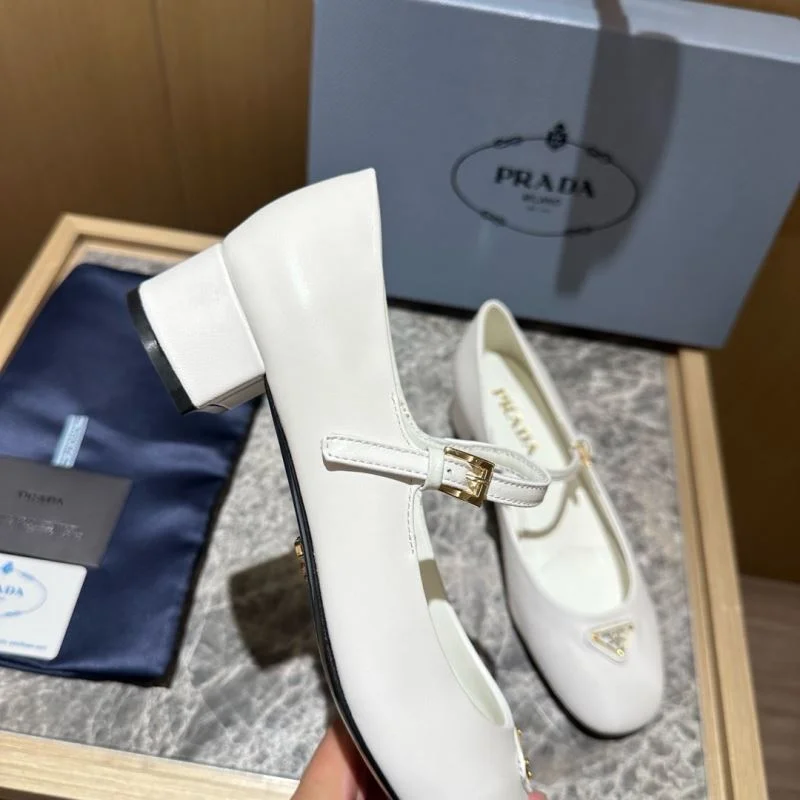 Top mirror Prada Low Shoes