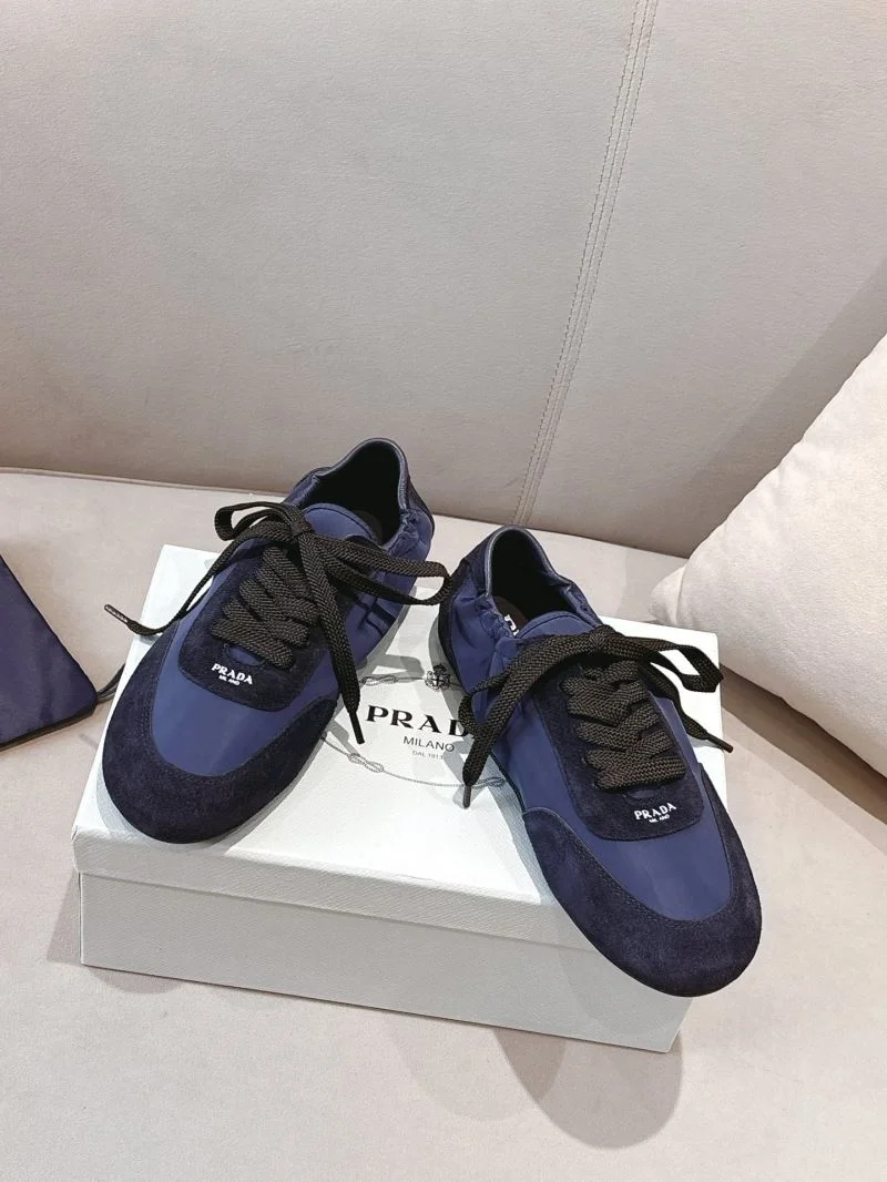 Top mirror Prada Low Shoes