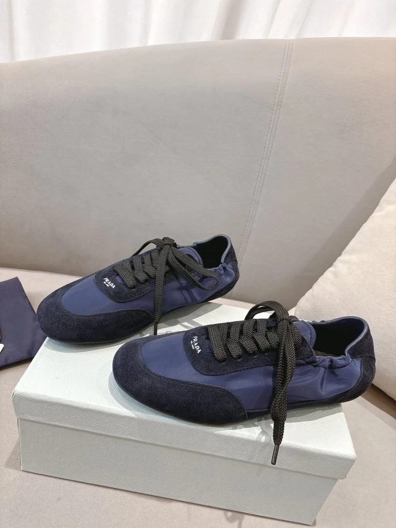 Top mirror Prada Low Shoes