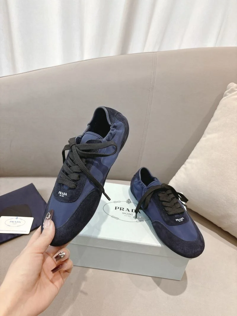 Top mirror Prada Low Shoes