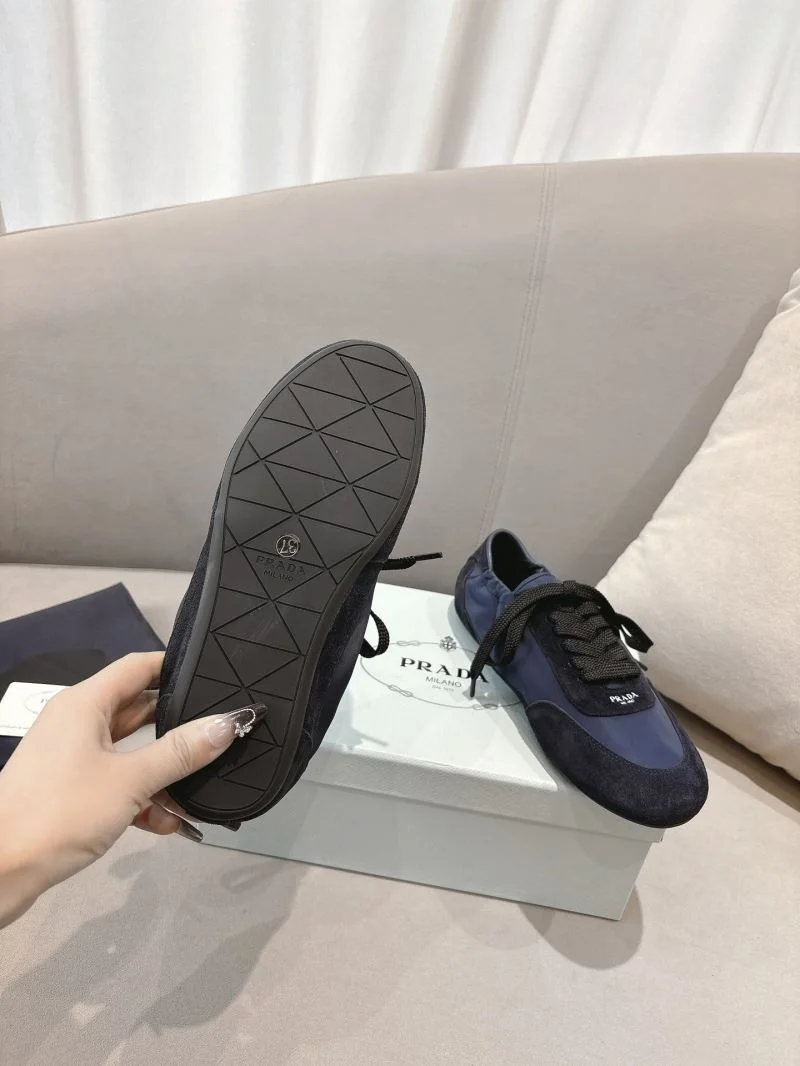 Top mirror Prada Low Shoes