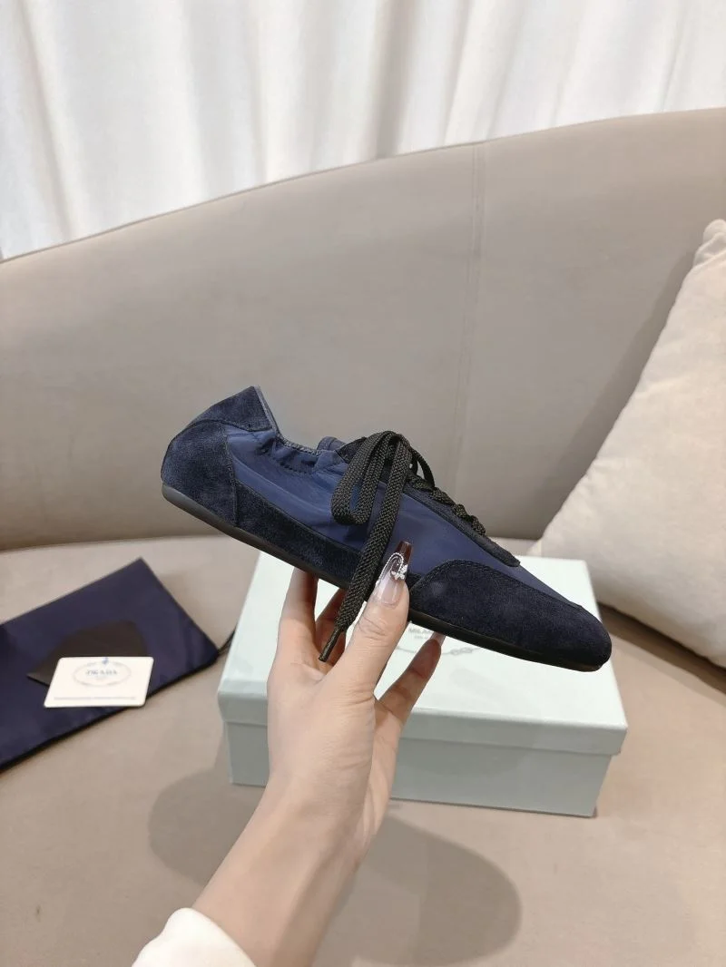 Top mirror Prada Low Shoes