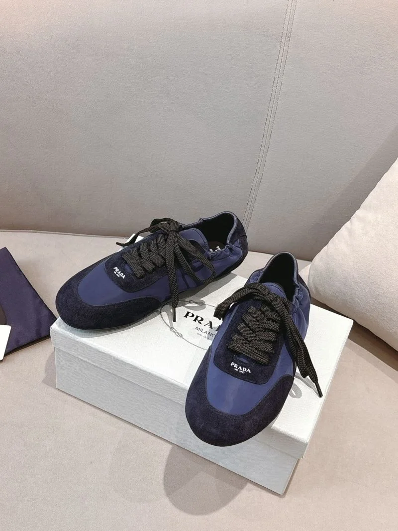 Top mirror Prada Low Shoes
